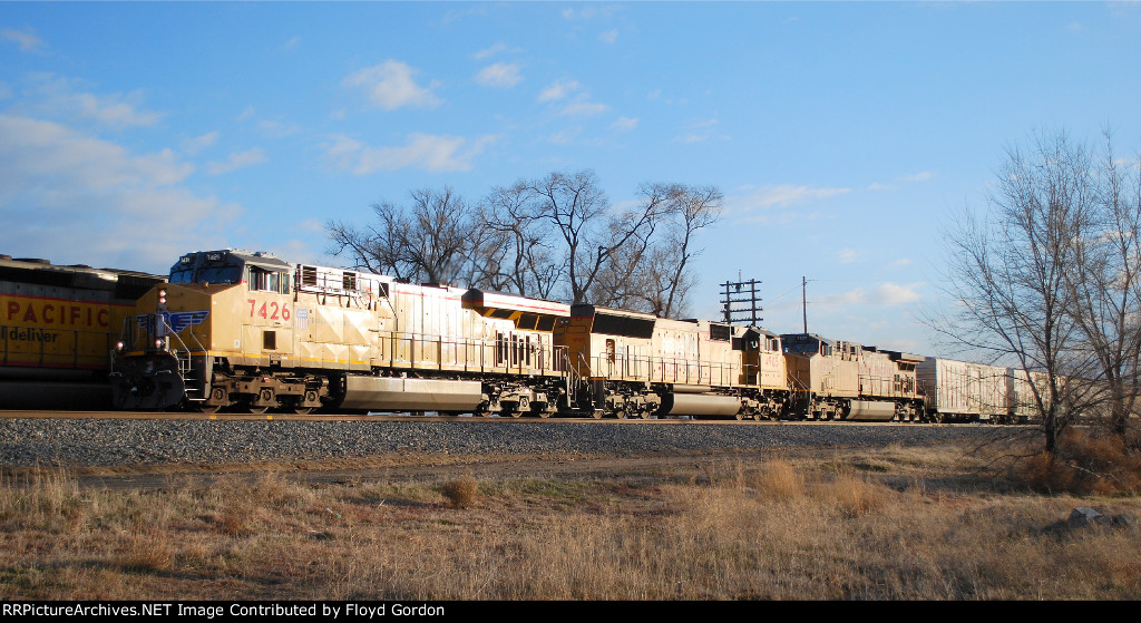 UP 7426 leads westbound freight